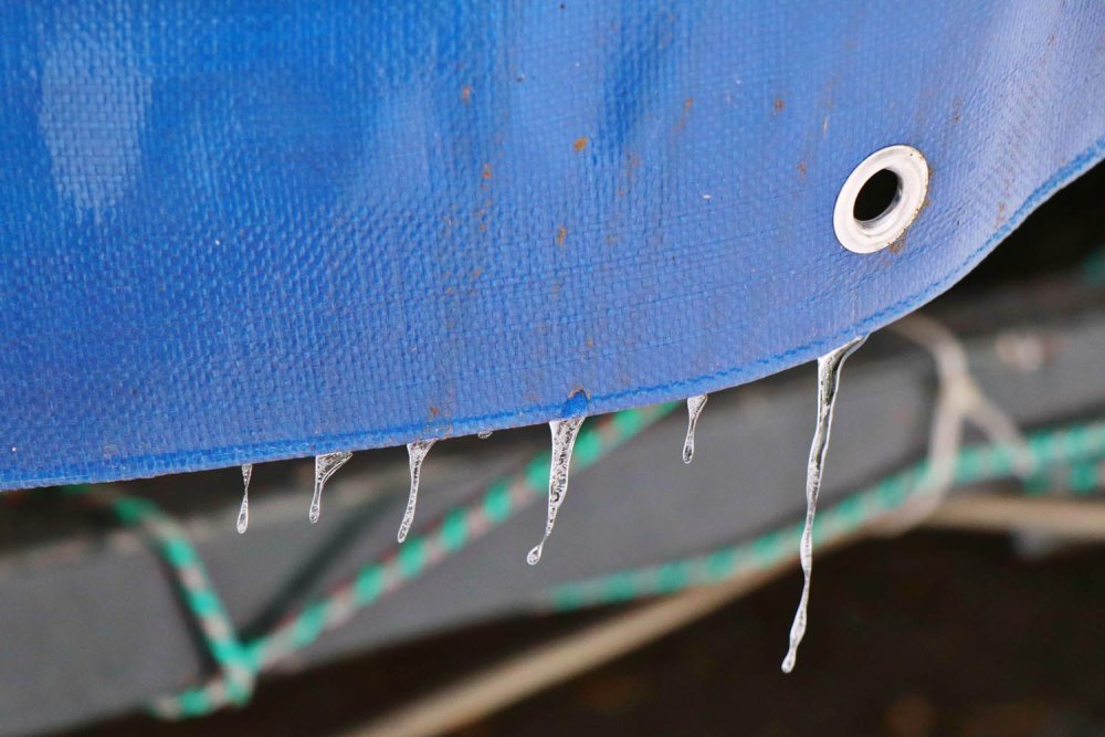 Nepremokavé krycie plachty s okami - Váš najlepší priateľ v nepriaznivom počasí | Obalené.sk